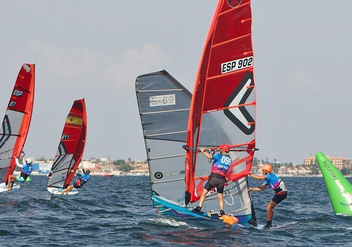 La XXV edición del Surfari Mar Menor acogerá a 150 surfistas de toda España | La Verdad